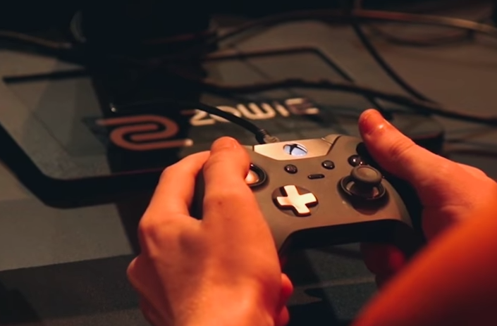 What controller is this? Being used on PC. (not sure if right sub) : r ...