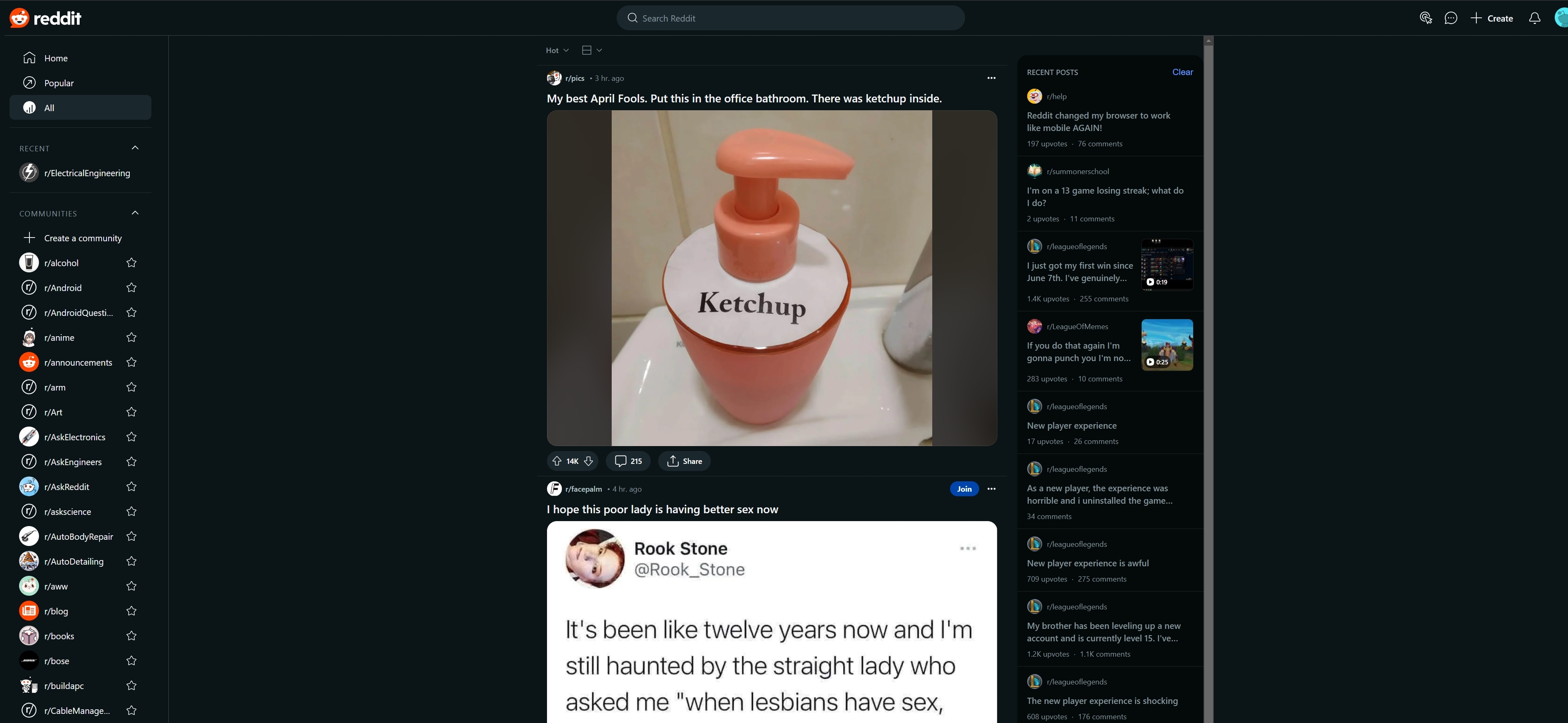 Why does my reddit home page look like a mobile view : r/help