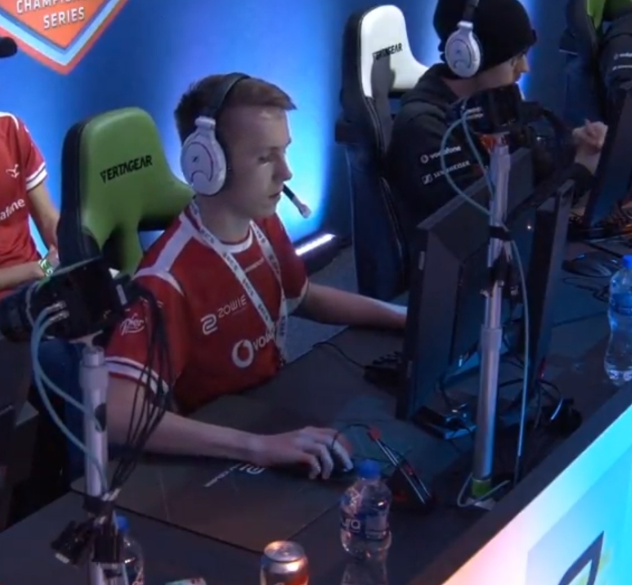 Ropz playing lefthanded : r/GlobalOffensive