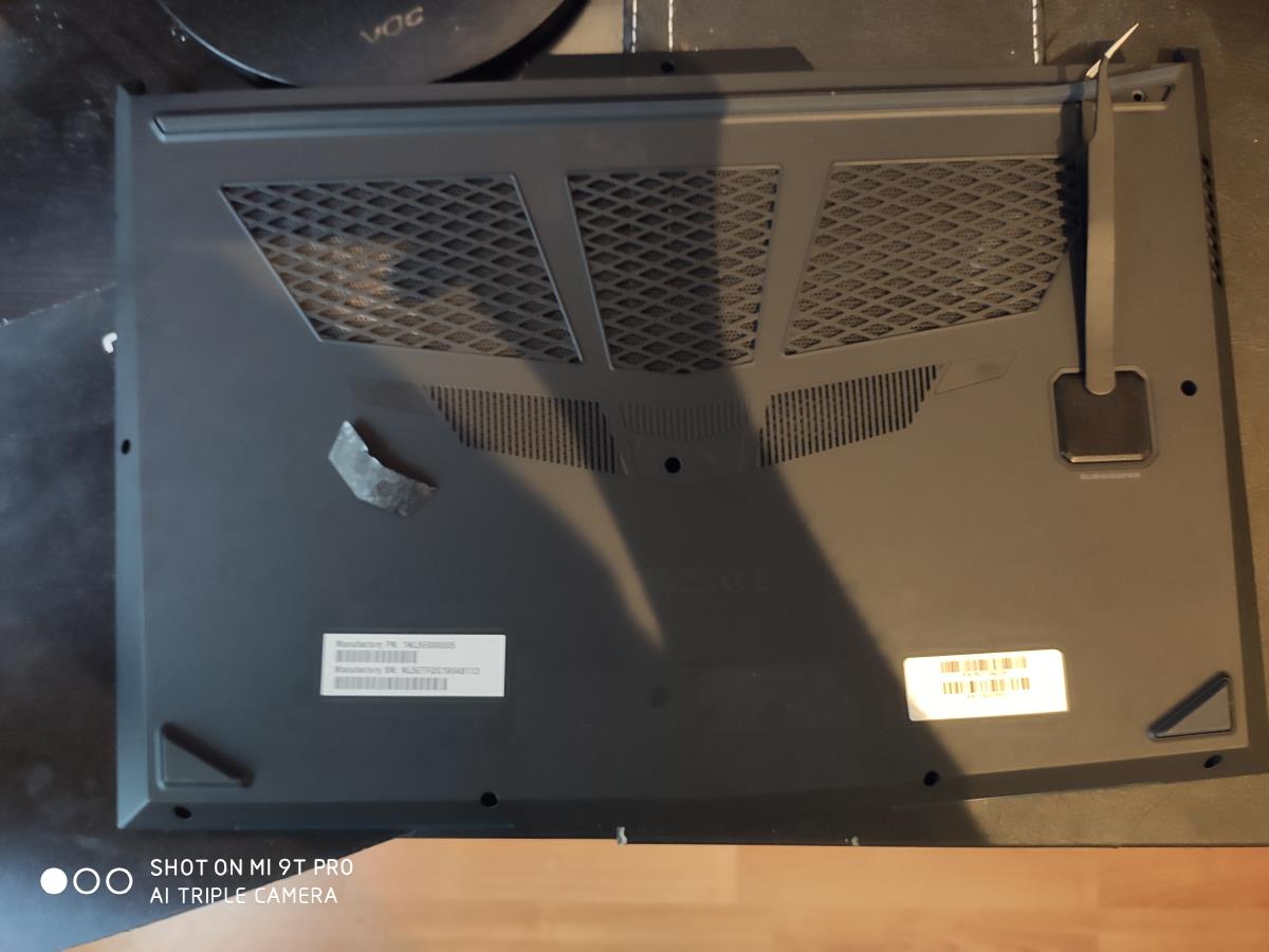 Hard to remove laptop back panel Quanta NL5E : r/techsupport