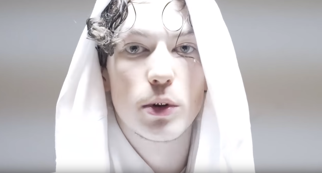 u wake up and see this face staring at you wyd?? : r/sadboys