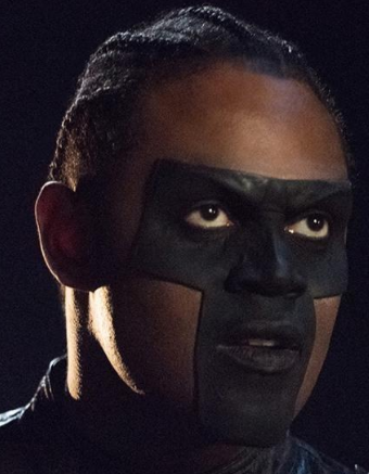[shitpost]Can we talk about how bad and impractical Mr. Terrific's mask ...
