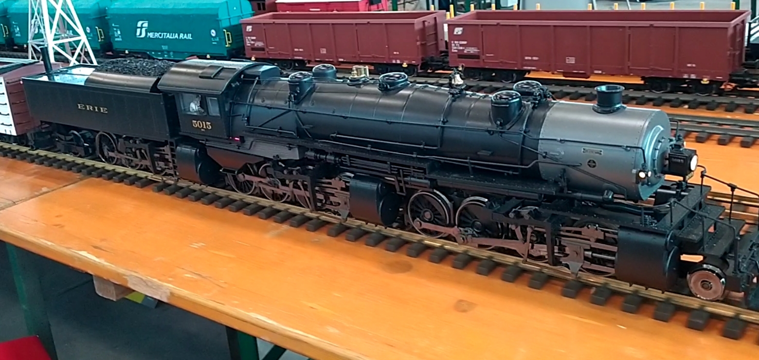 Turned an old and ugly Bachmann Big Haulers Linnville River boxcar into a customized ERIE one ...