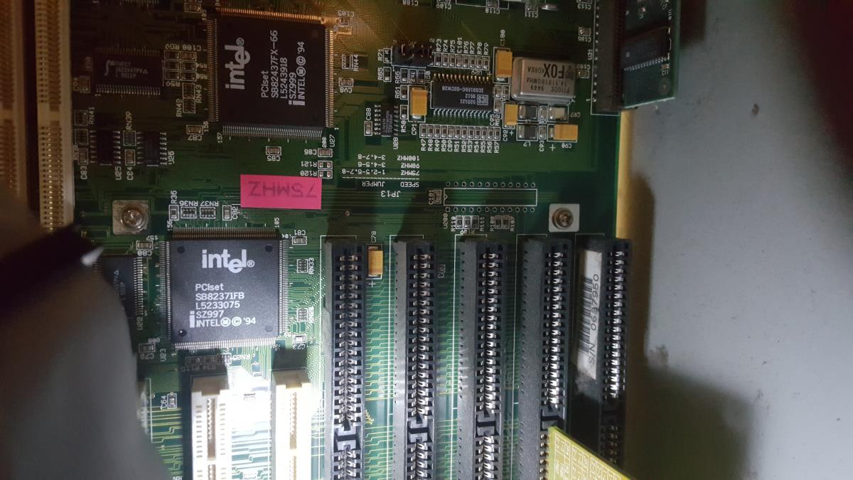 Can someone identify this RAM slot? : r/pcmasterrace