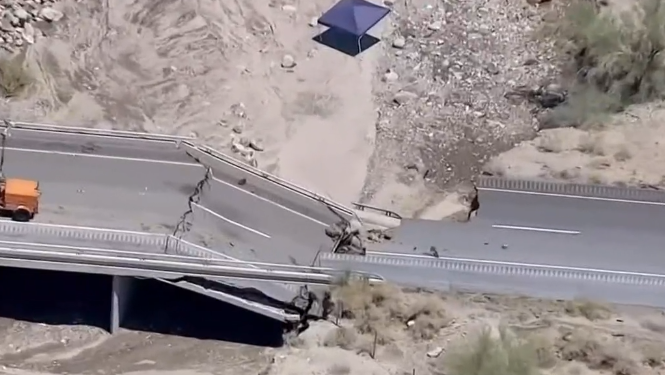 America Demands Justice NOW : Monsoon floods damage Interstate 10 in C...