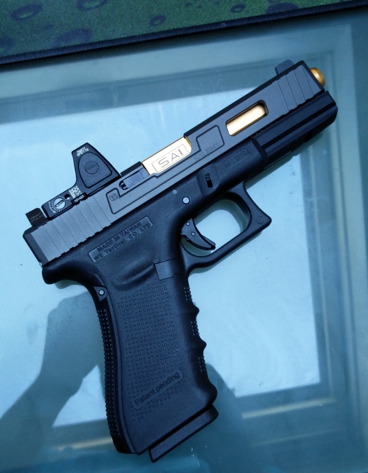 Show me your glocks! : airsoft