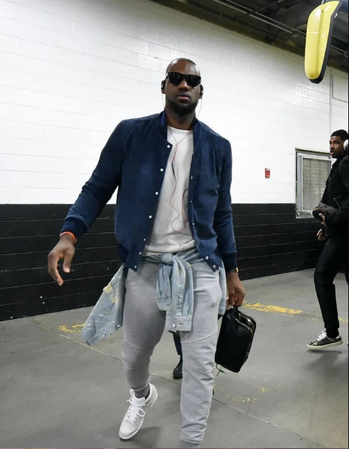 Bron fam out here watching tonight like