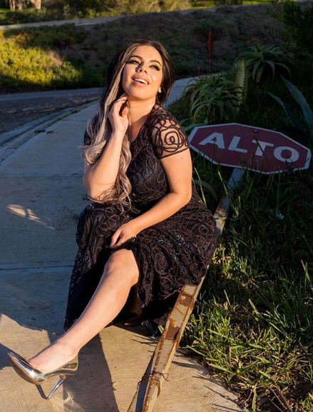 Con atrevidas fotografías Lizbeth Rodríguez celebra sus 11.7 millones ...