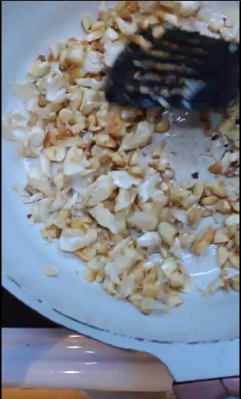 how to eat garlic without smelling like an armpit? : r/Cooking