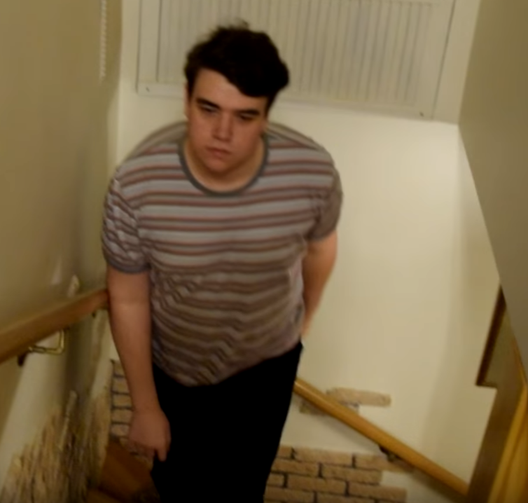 Rare picture of nfkrz fat using stairs. : r/pyrocynical