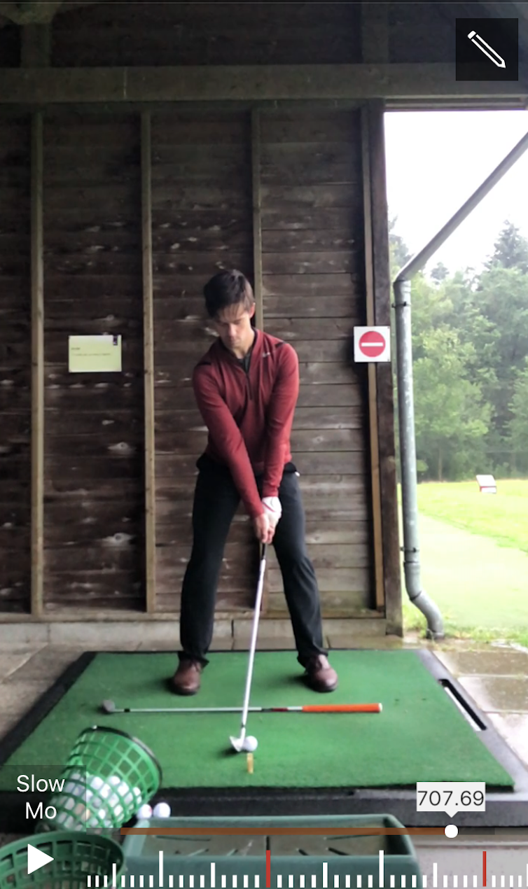 Relation between left hand at the top of the backswing and grip at ...