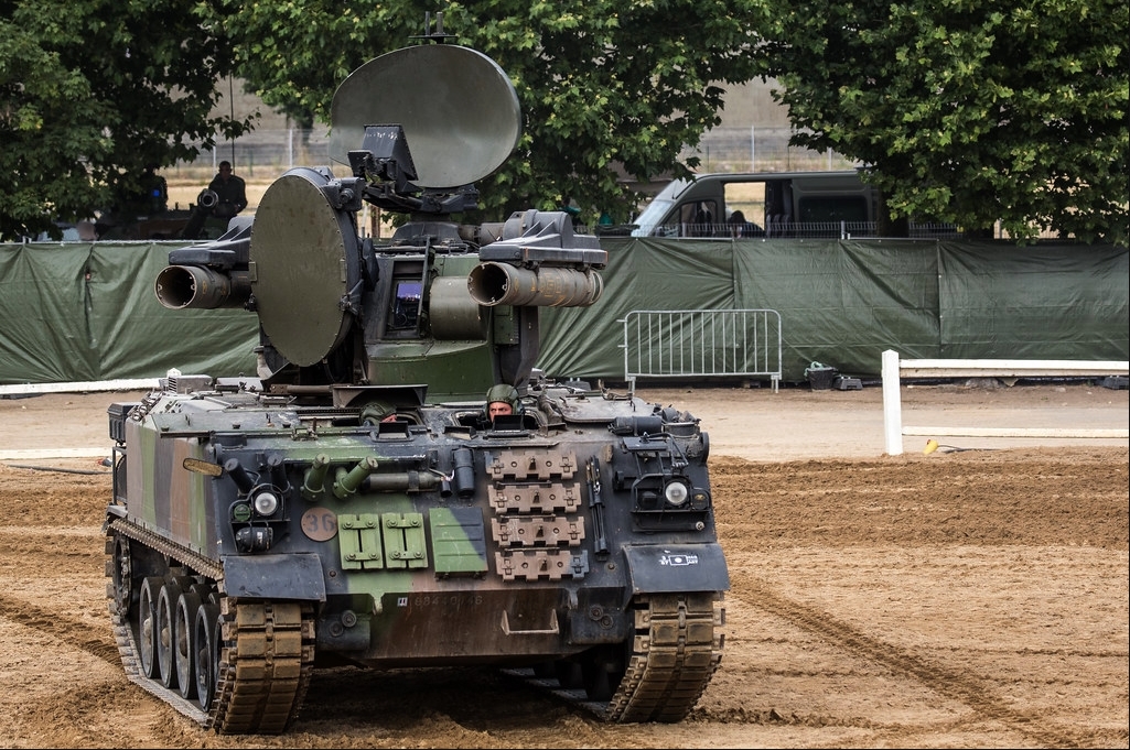 Gaijin please: give the AMX-30 Roland its tracking radar so it can ...