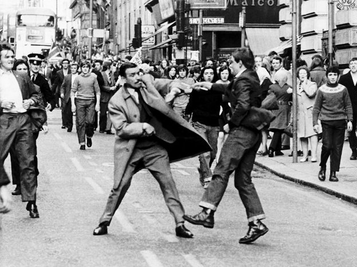 Photograph of policeman with a cigar fighting a knife-wielding thug ...