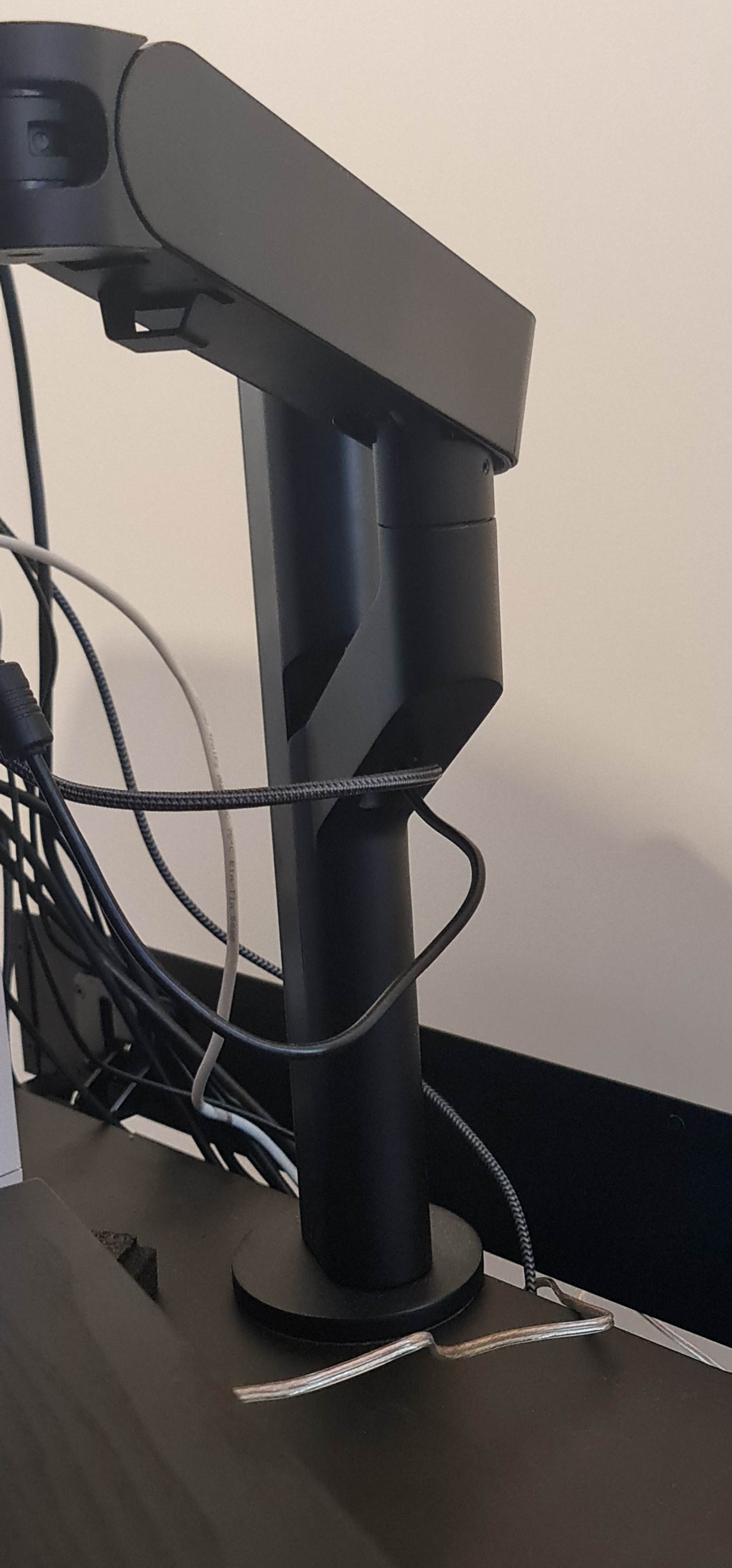 Using LG's Ergo mount on Magnus : r/secretlab